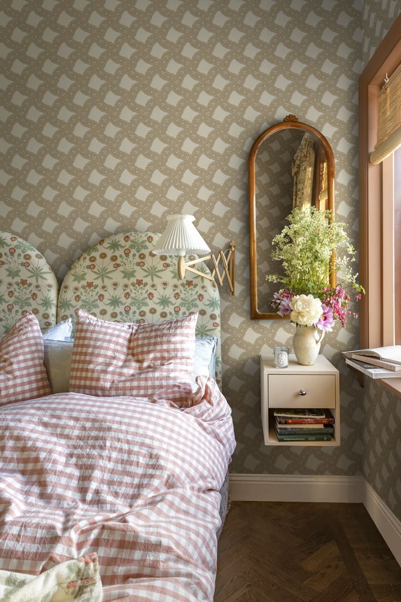 S10821 | Annie, Honey - Sandberg Wallpaper